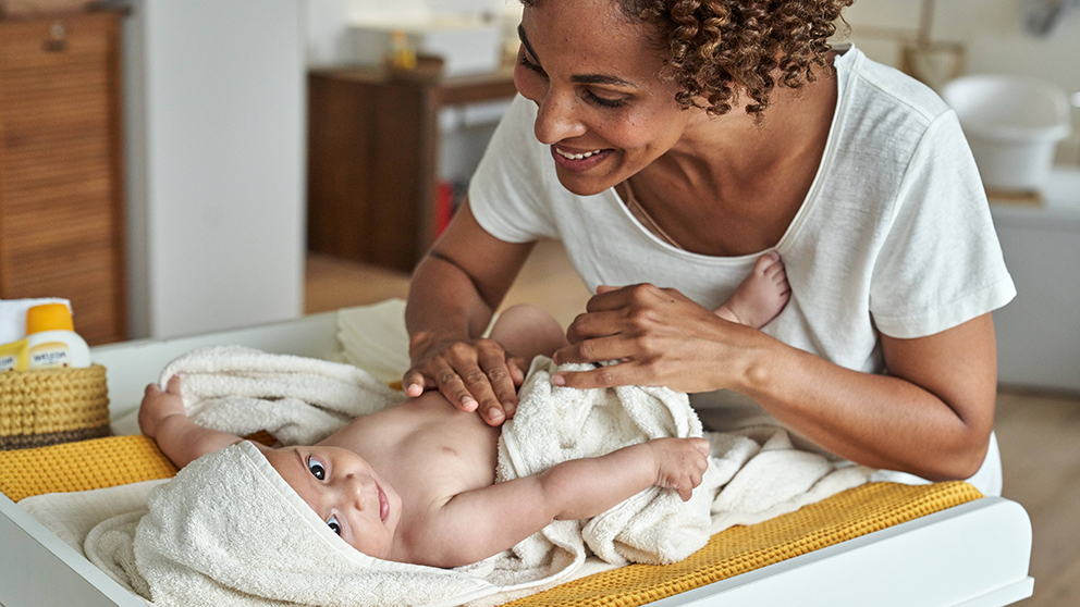 Tips and massage techniques for mindful baby massage - Magazine - W...