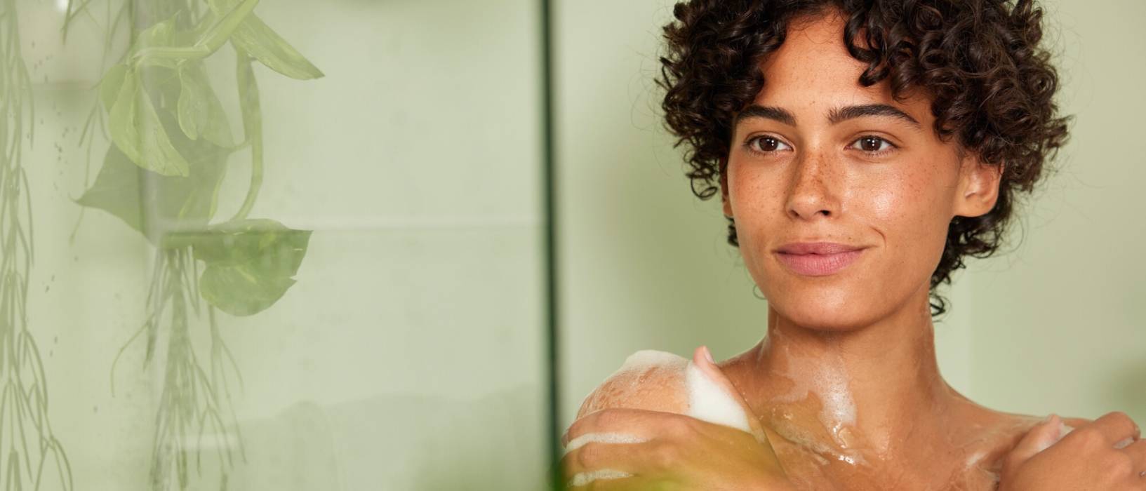 Practice mindfulness in the shower - Magazine - Weleda